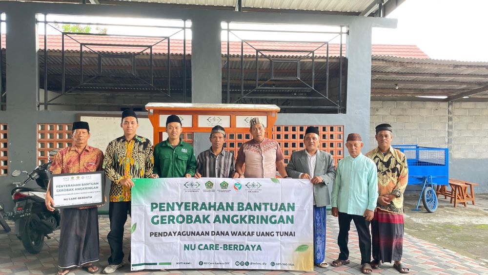 LAZISNU DIY Serahkan Gerobak Angkringan untuk Jamaah Masjid Nurul ...